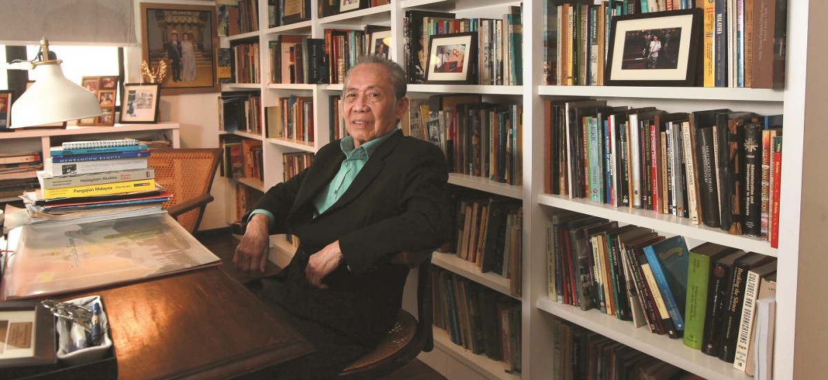 Book review: 'I, KKK — The Autobiography of a Historian' | Options, The ...