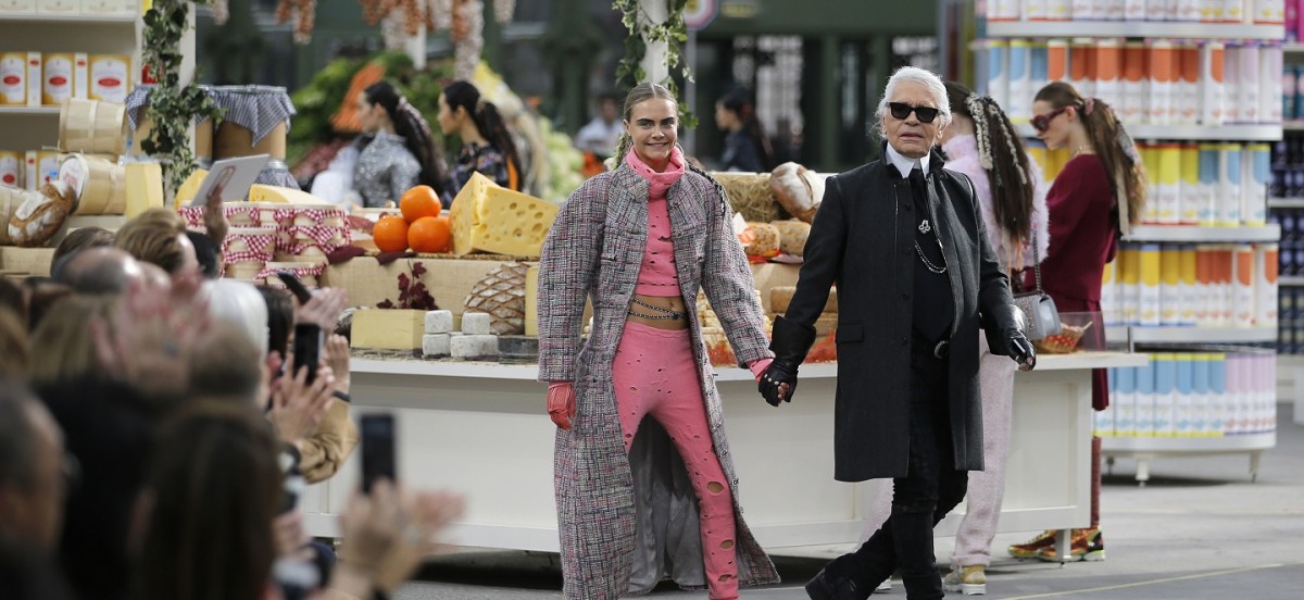 10 times Karl Lagerfeld stunned the world with his spectacular fashion ...