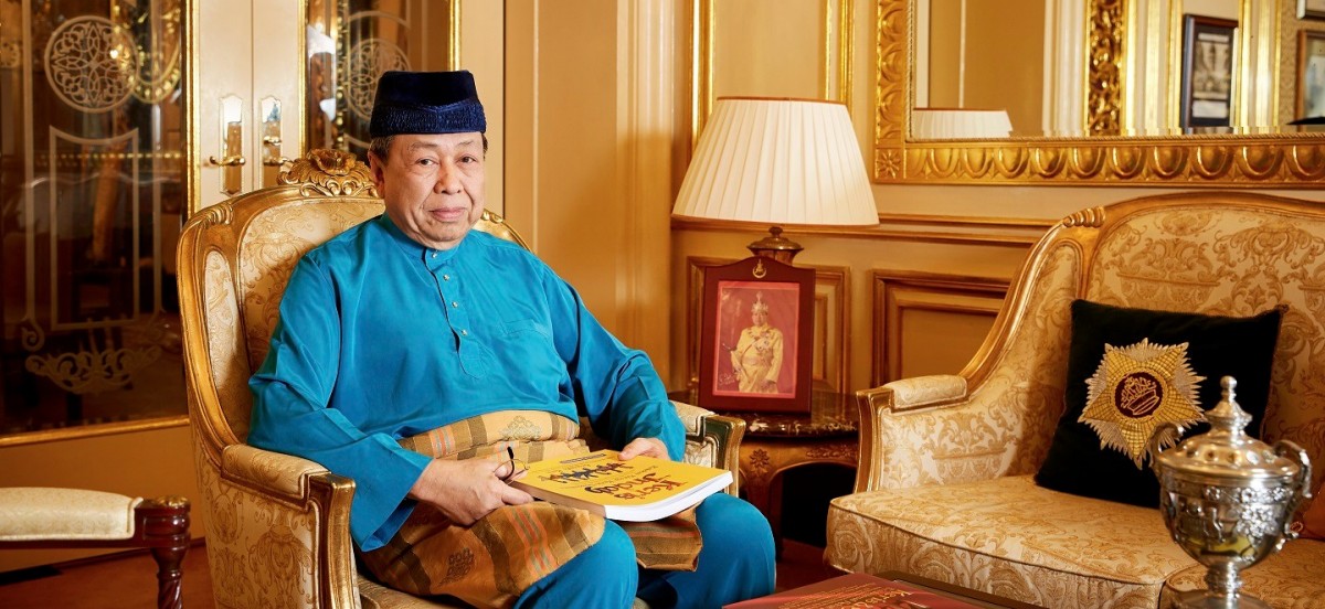 DYMM Sultan Sharafuddin Idris Shah of Selangor lends part of his ...