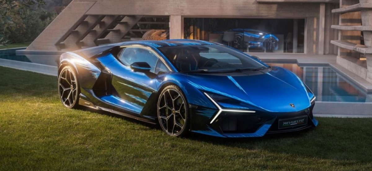 Lamborghini unveils hand-painted Revuelto "Opera Unica" inspired by ...